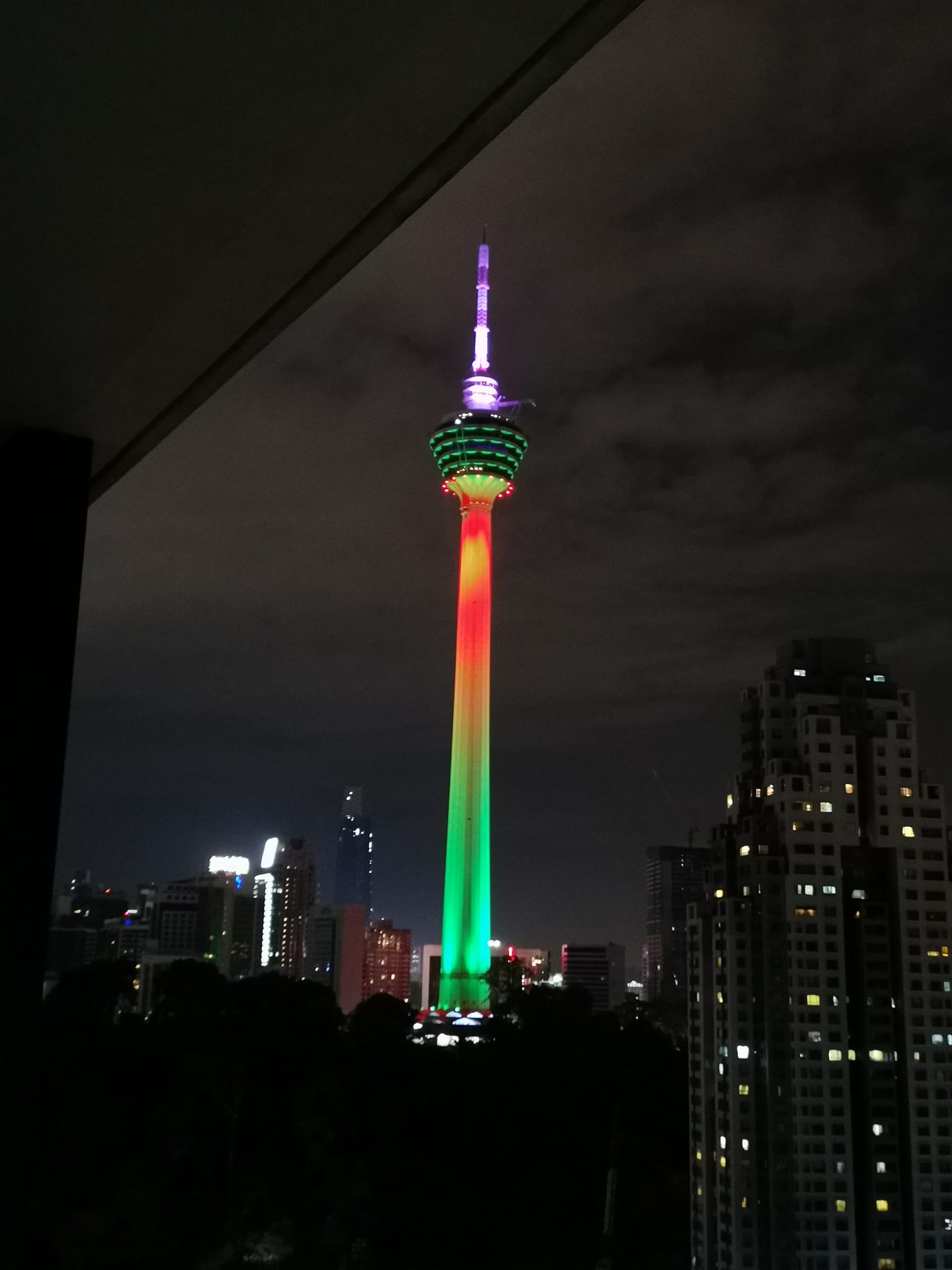 7 Bangunan Ikonik Malaysia Turut Bertatahkan Cahaya Lampu Berwarna ...