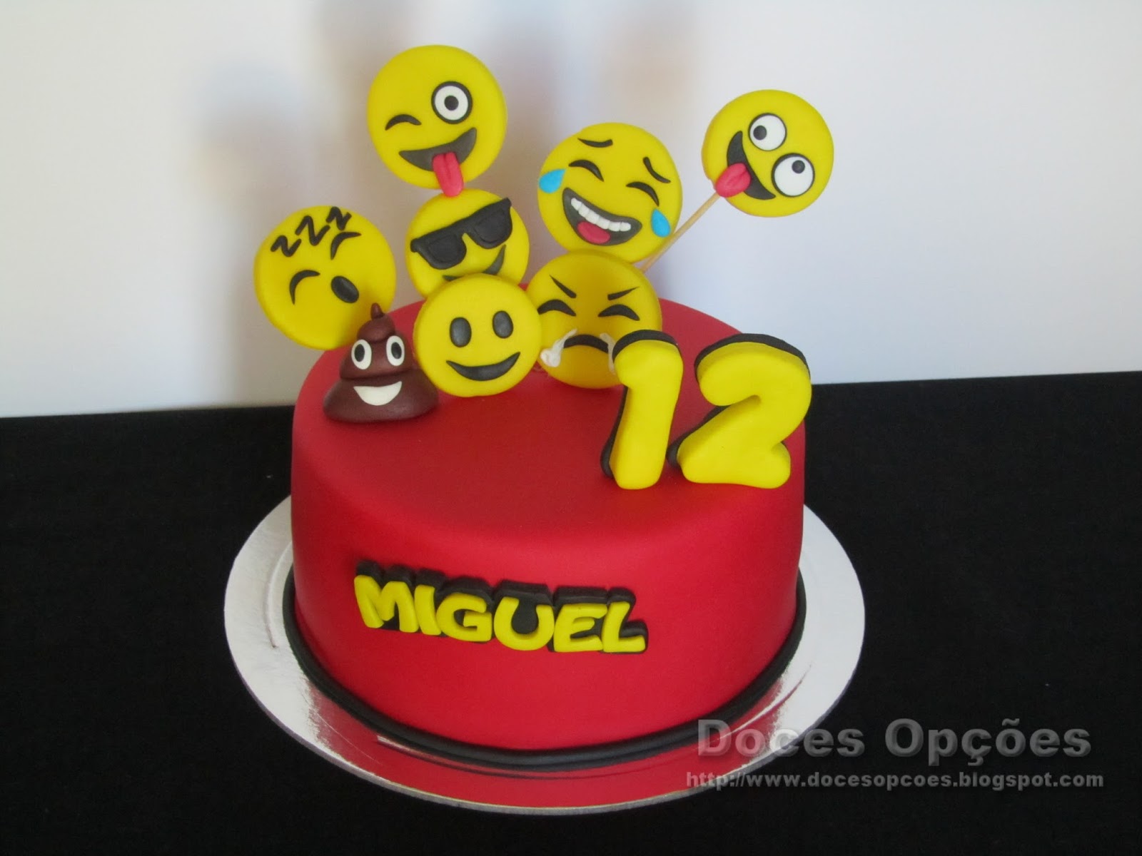 Doces Opções: Bolo de aniversário Emojis