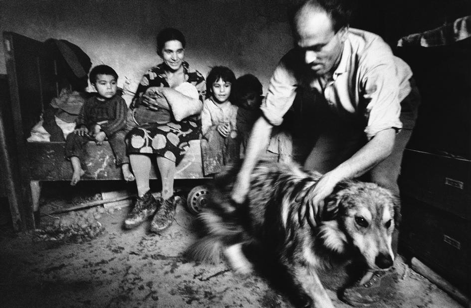 20 Black and White Photographs of Gypsies From Between the 1960s and ...