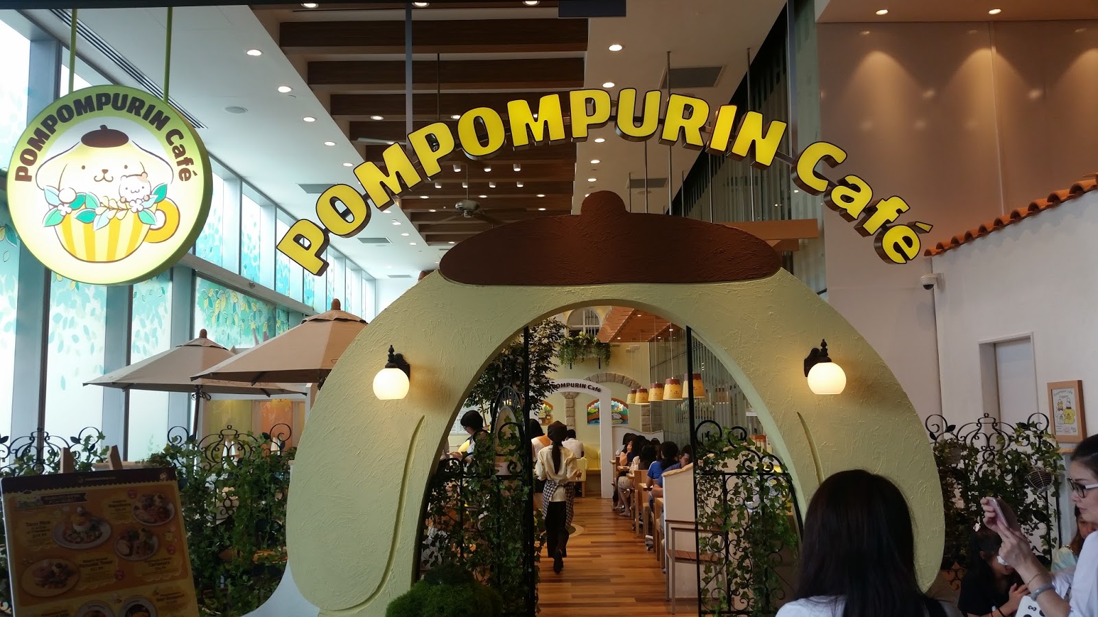 Pompompurin Cafe Review - JtheJon