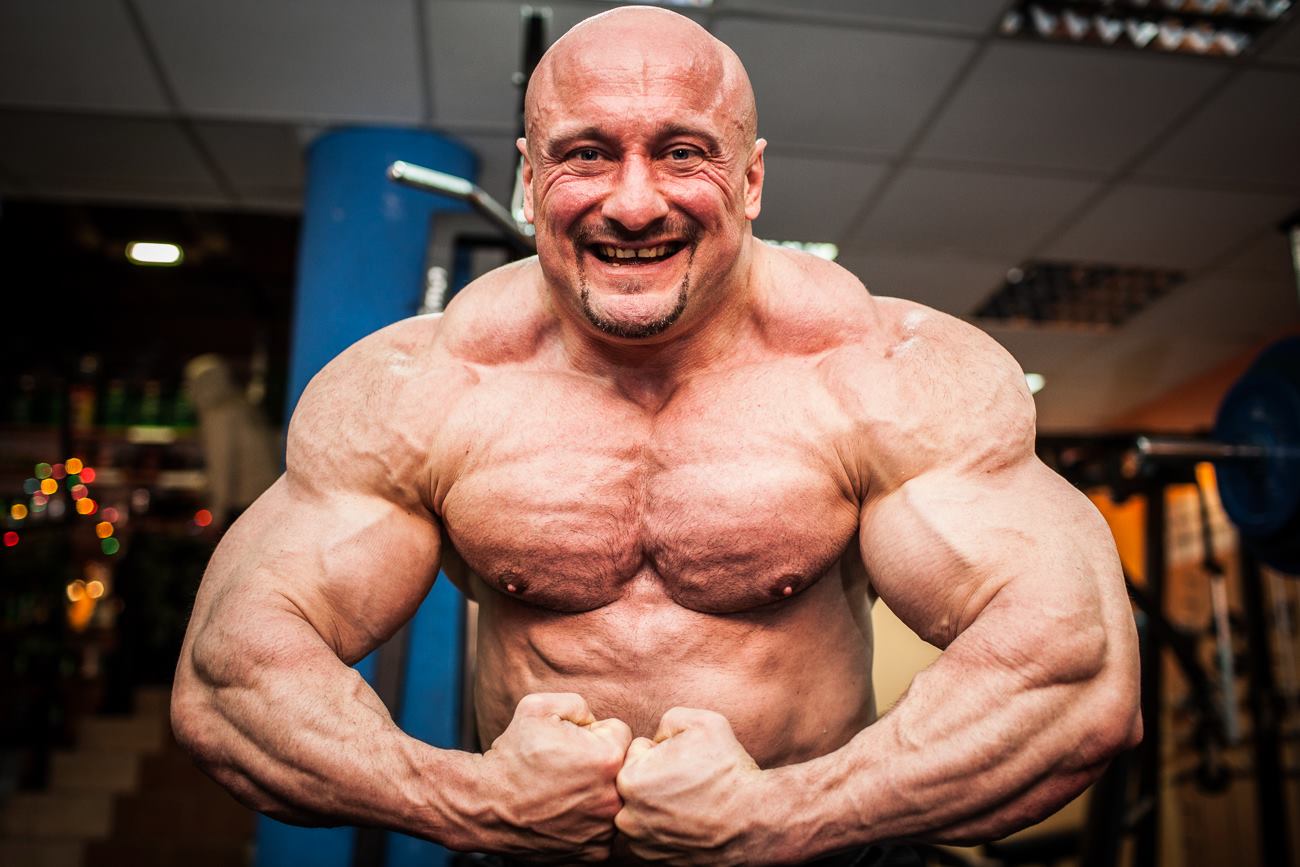 Muscle Lover: Polish IFBB Pro bodybuilder Robert Piotrkowicz
