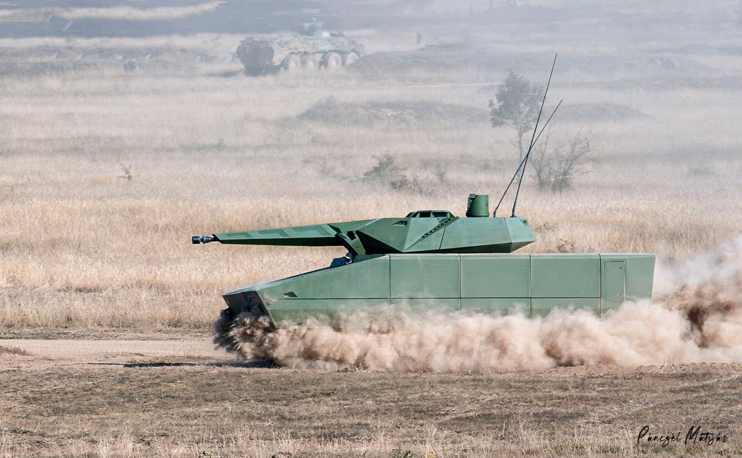 The Dead District: Rheinmetall Lynx IFV demonstration in Hungary