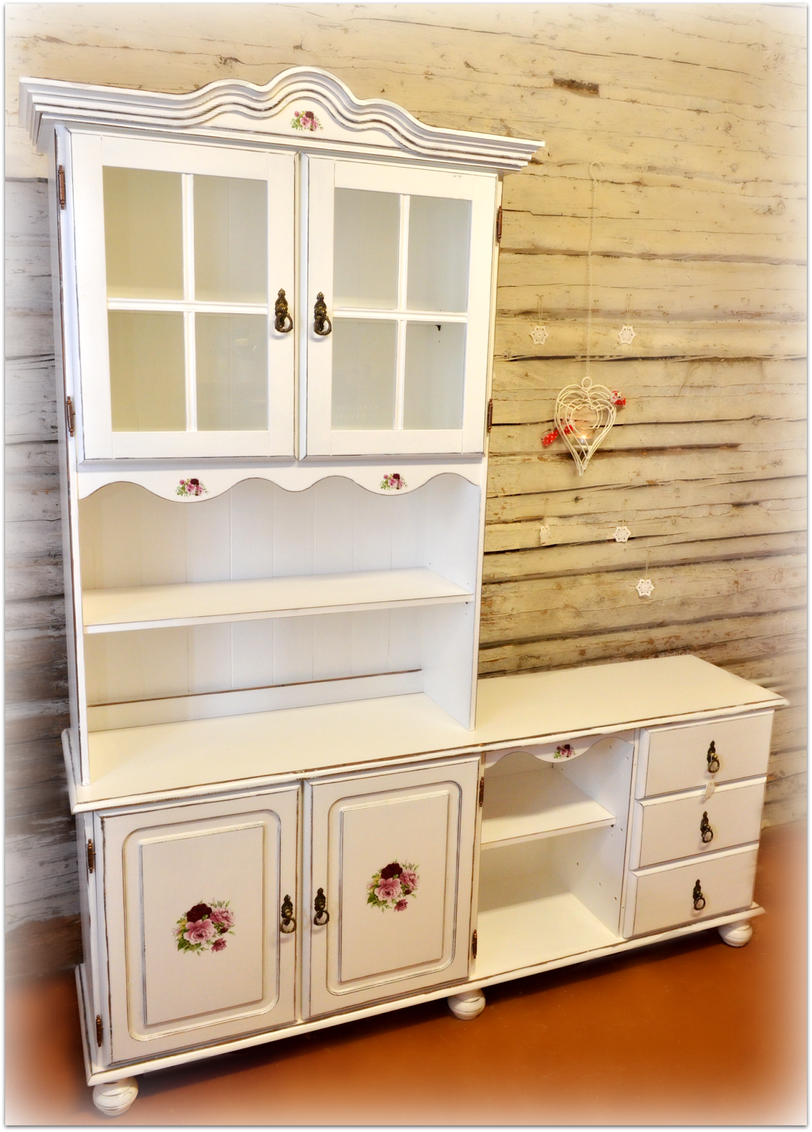 My Romantic Dream: Täispuidust kaunis valge kapp, mis ehiks iga kodu