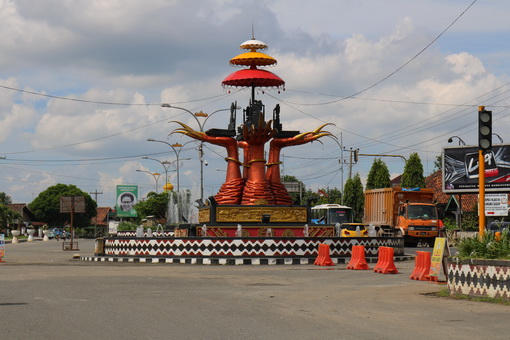 Tugu Pepadun ~ Budaya