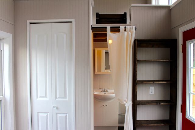 TINY HOUSE TOWN: Manor Grey Relax Shack Tiny House