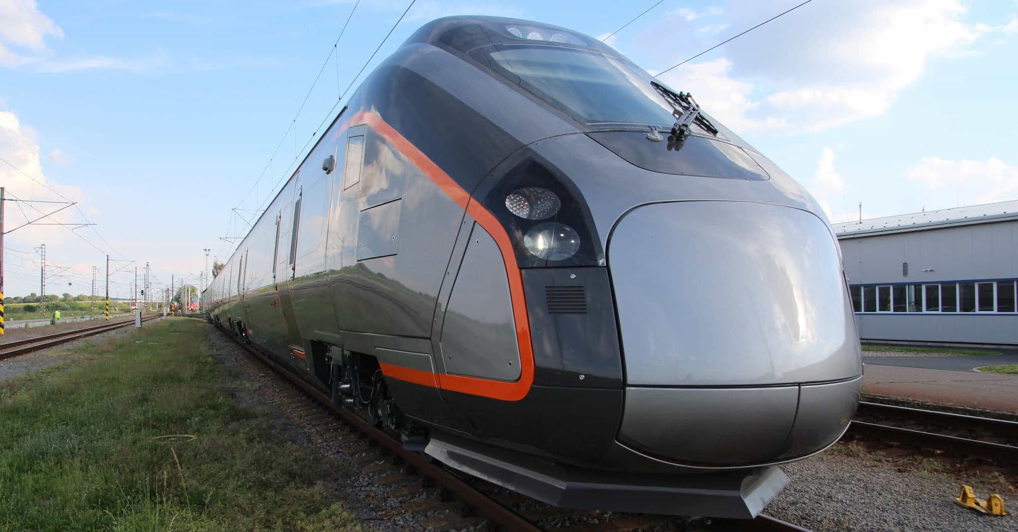 CRÓNICA FERROVIARIA: Entran en servicio los Oaris de CAF de Flytoget