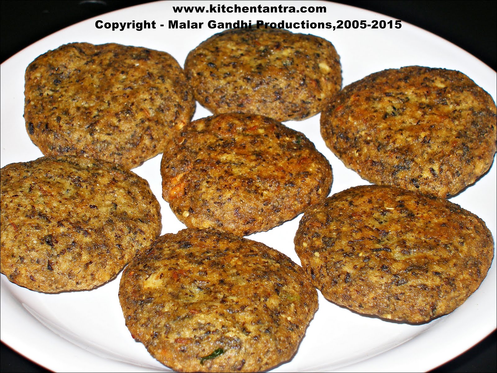 Karuppu Ulundhu Vadai / Kala Urid Dhal Vada | Kitchen Tantra