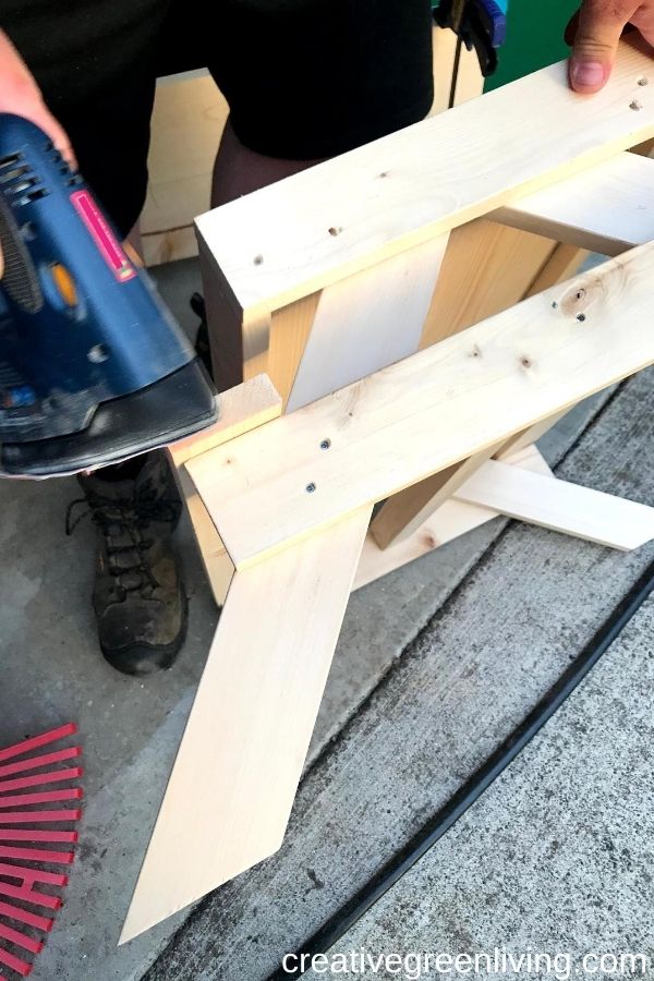 How to make a DIY "Chicknic Table" - Plans and step-by step directions ...