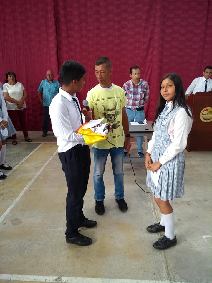 Puerto Bogotá Hoy1: Entrega de símbolos. Grado Once a Grados Decimos. 2018- IED Puerto Bogotá