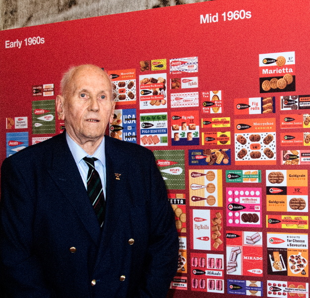 photopol: BROKEN BISCUITS