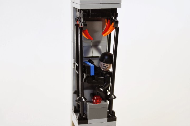 Elevator Surfing | Leonardo Da Brick