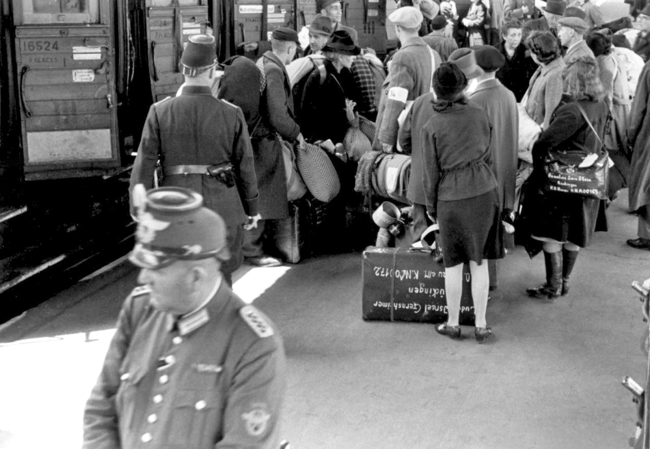 History in Photos: 1942