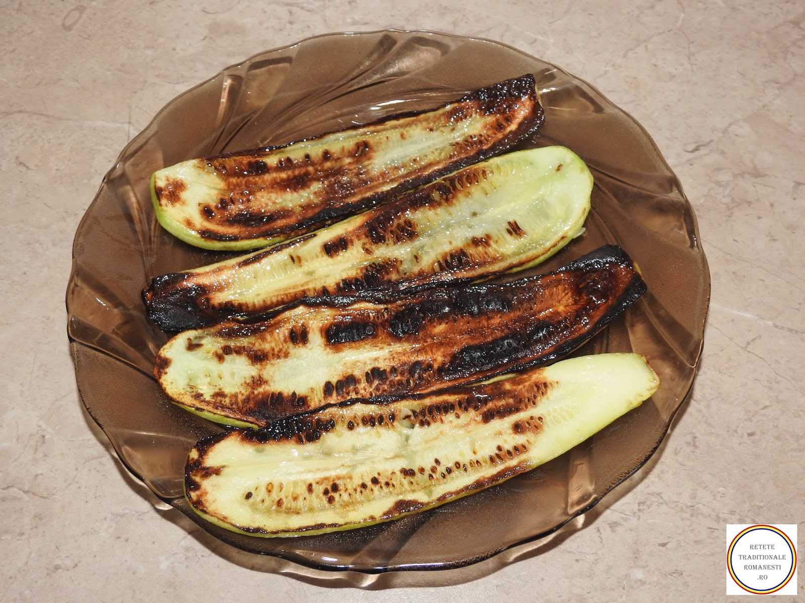 Dovlecei simpli la tigaie reteta | Retetetraditionaleromanesti.ro