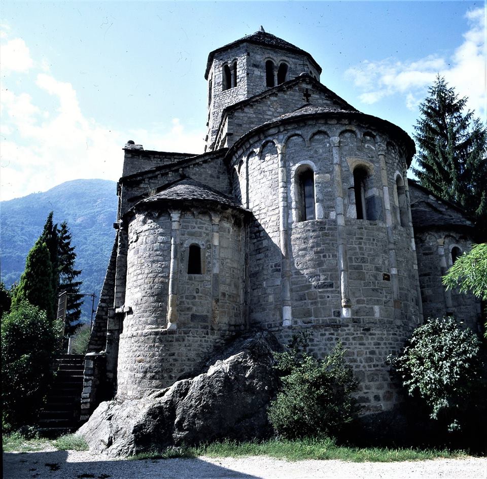 New Liturgical Movement: A Northern Italian Romanesque Monastery