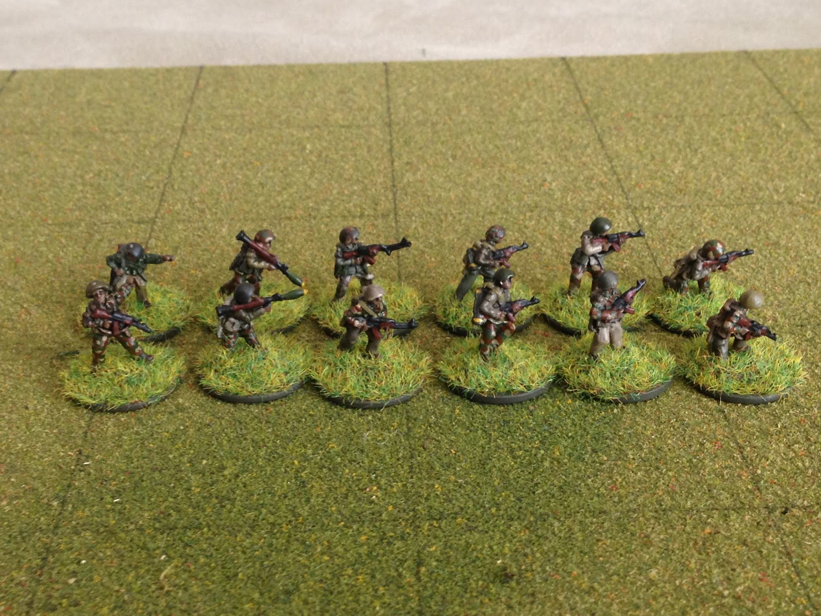 BlackHawkHet: Battlefront 15mm East German Mechanized Infantry (Temperate)