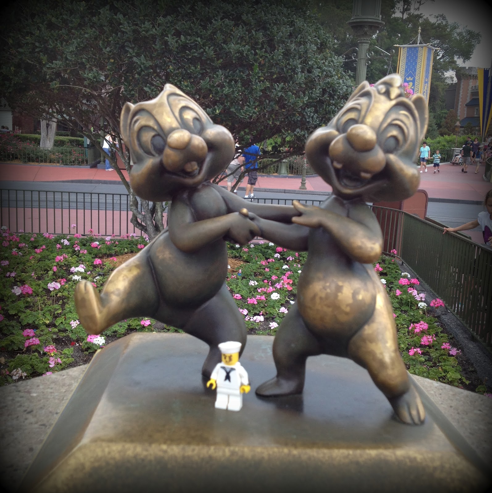 WobiSobi: Sunday with Sailor Sam: Sam goes to Walt Disney World.