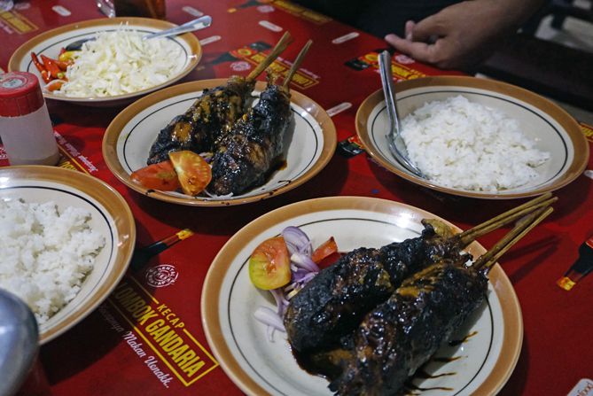Gocapan Sate Buntel di Solo - Nasirullah Sitam