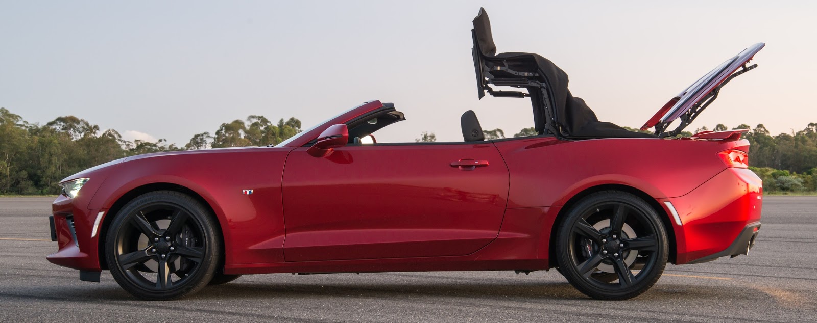 Chevrolet Camaro 2017 chega ao Brasil nas versões SS, Fifty e Conversível