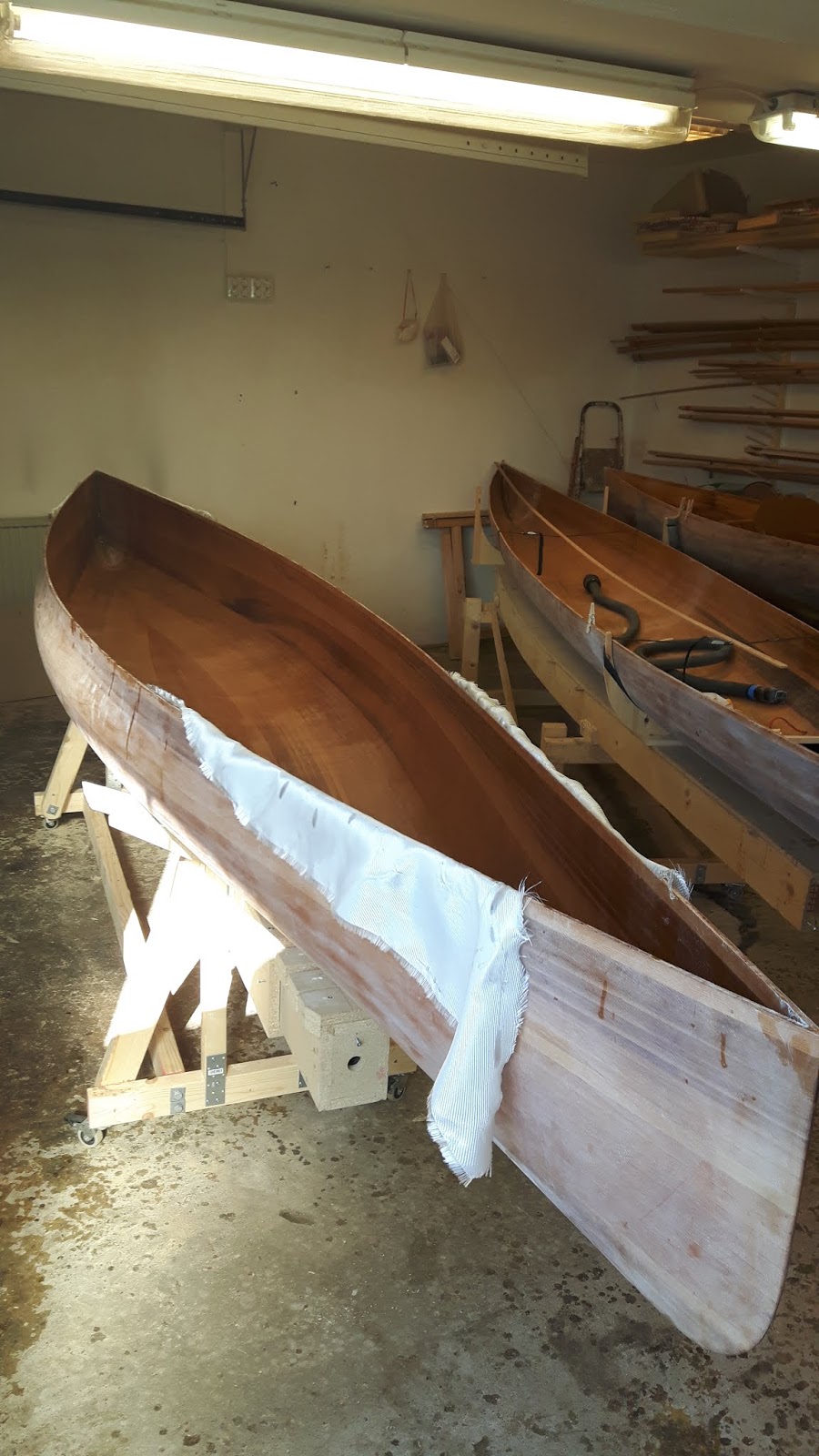 Lod is building an Ashes Solo Day singel canoe: Inside laminated