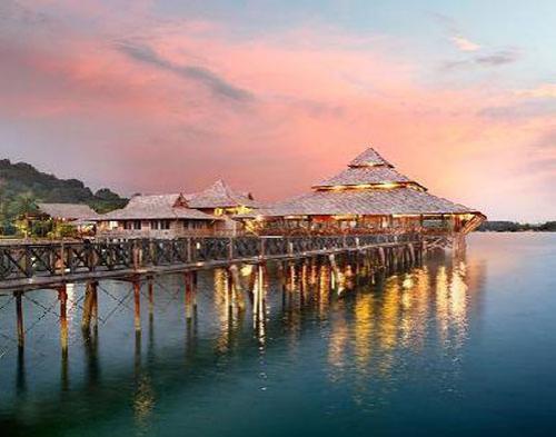 Backpacker Indonesia: The beauty of the beach Lagoi in Bintan District