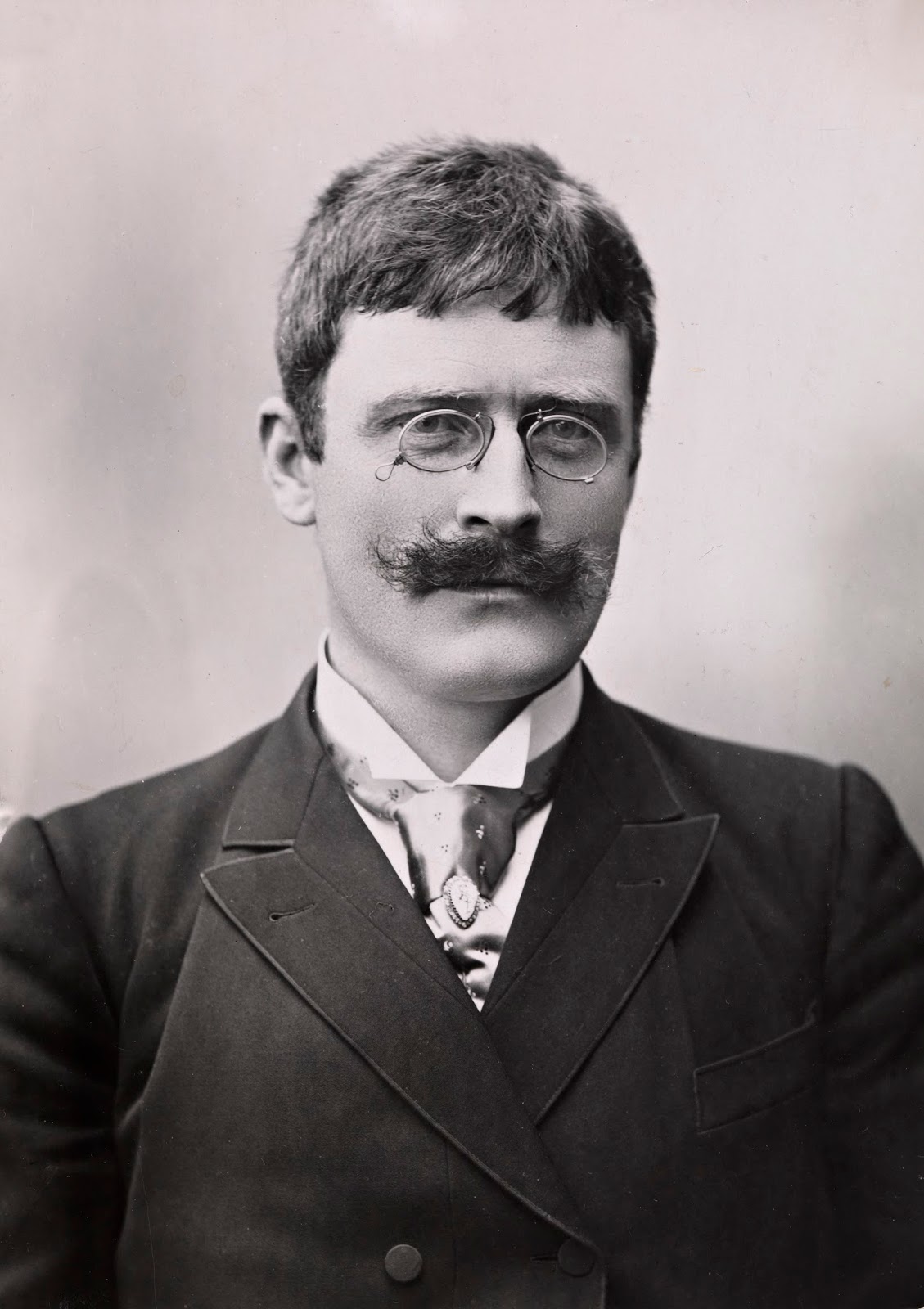 Norsk påbygging skoleåret 2015 - 2016 : Knut Hamsun