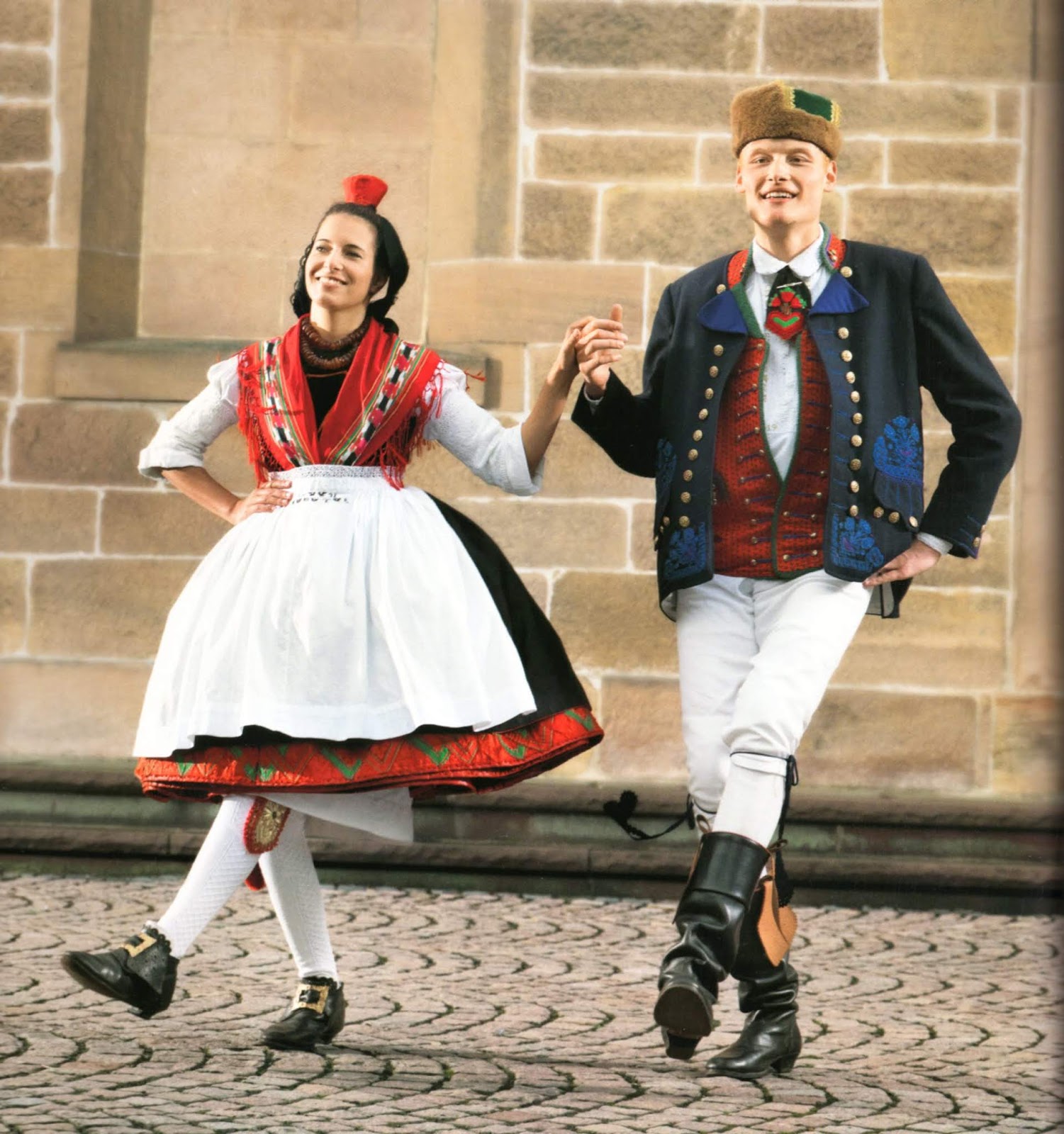 FolkCostume&Embroidery: June 2019