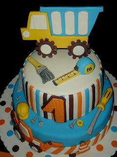 Fondan figurice (Fondant cake toppers): Torta za dečake (kamion, bager ...