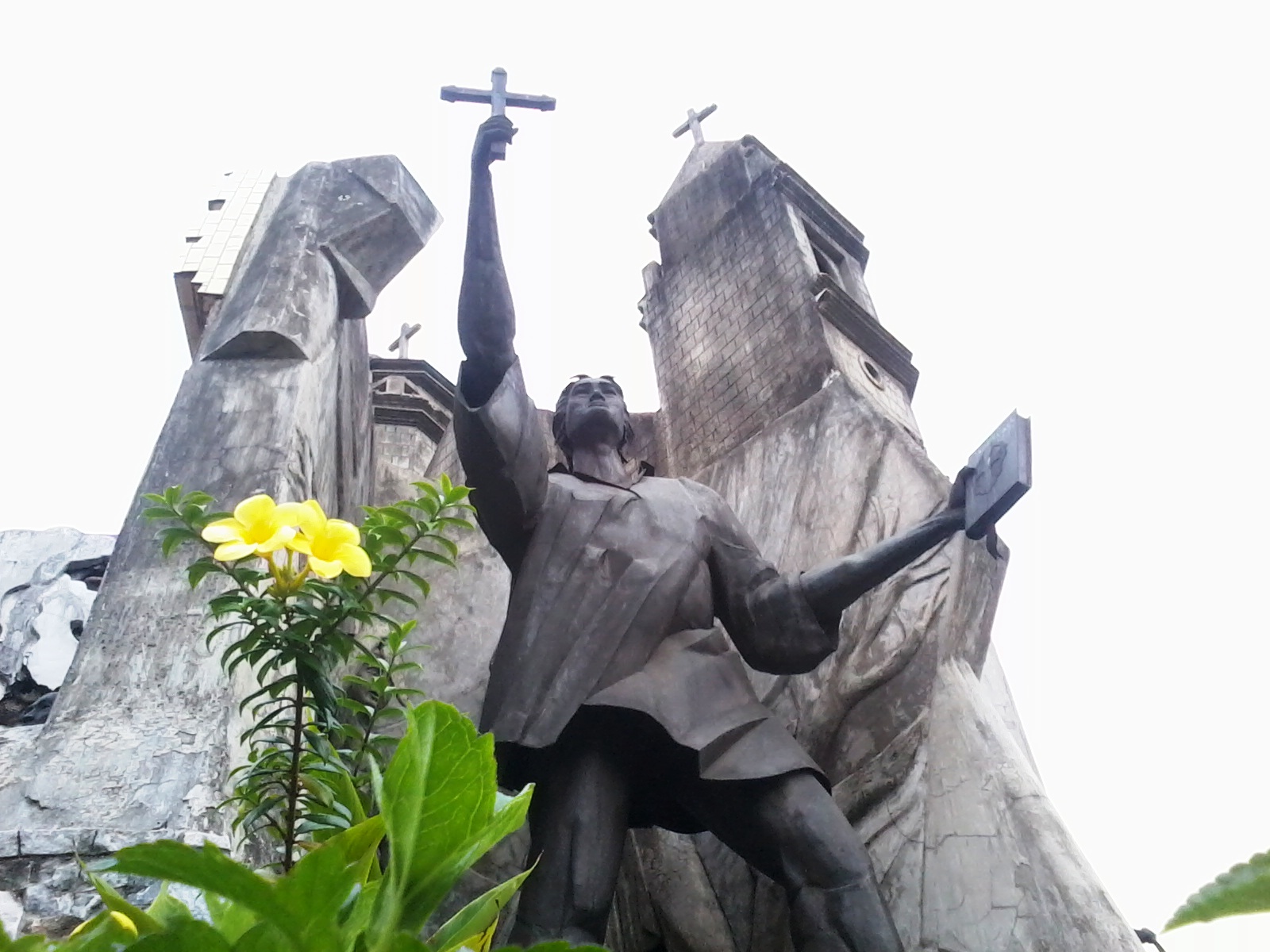 TAURUS on the lOOse: HERITAGE OF CEBU MONUMENT