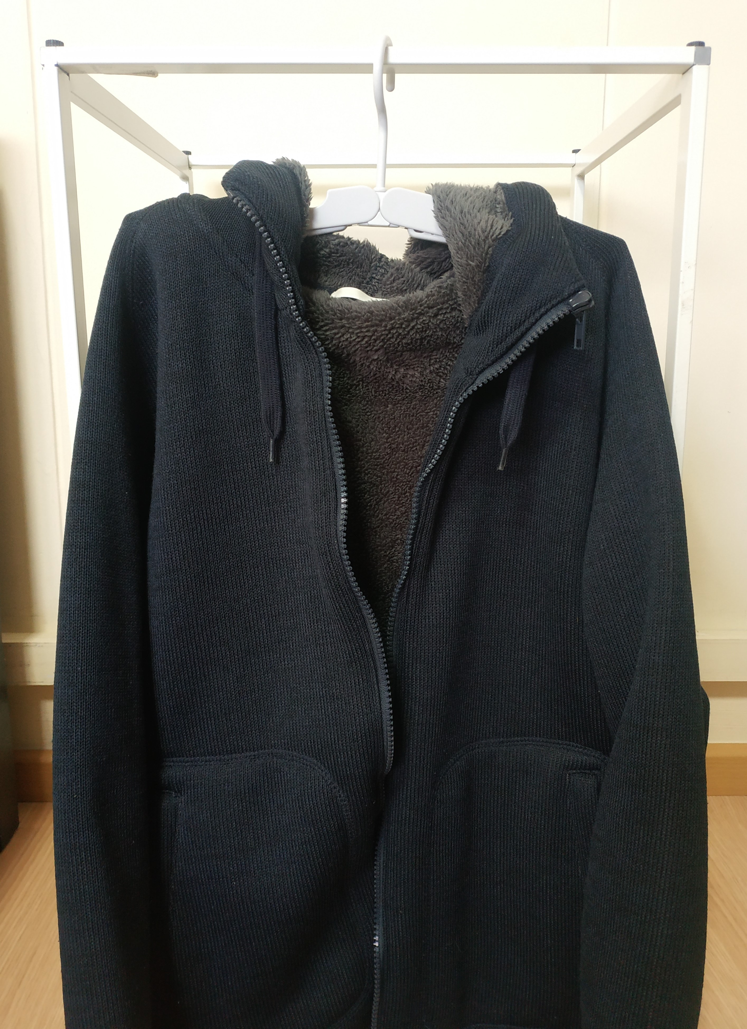 Brandless Foldable Hanger Review