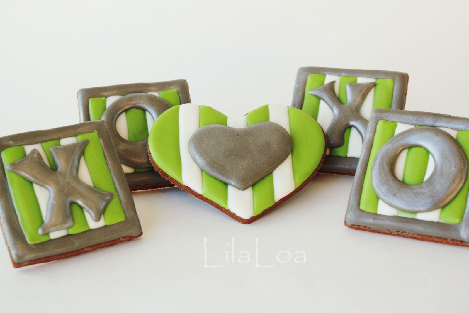 XOXO striped cookies