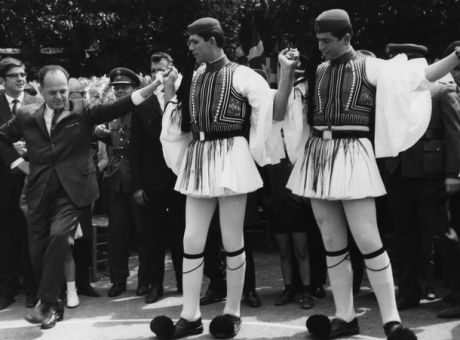Φιλολογικά Μαθήματα Λυκείου: ΝΕΟΕΛΛΗΝΙΚΗ ΓΛΩΣΣΑ Γ' ΛΥΚΕΙΟΥ: ΕΙΝΑΙ Ο ...