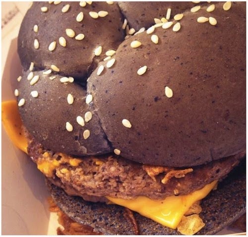 Burger Hitam Popular di Jepun. - Gaban Comel