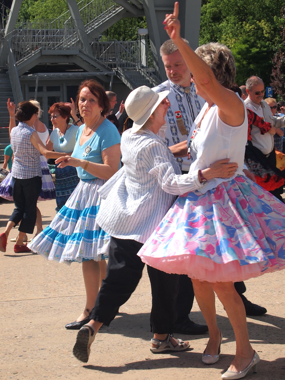 Woolly Two Shoes: Square Dancing at the Atomium