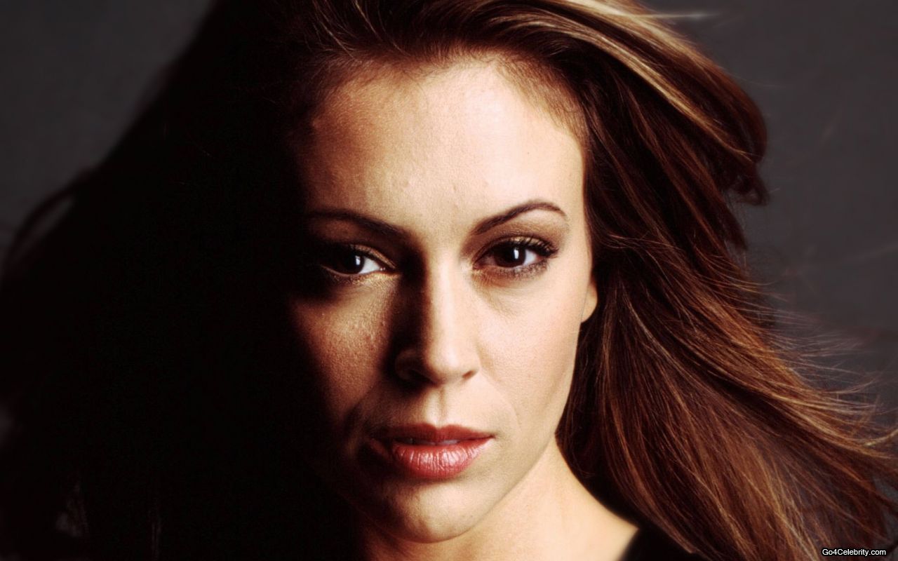 HOT Santa: Alyssa Milano