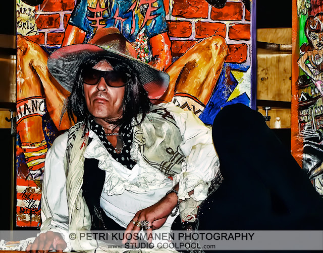 Andy McCoy hits canvas | Mr Coolpool