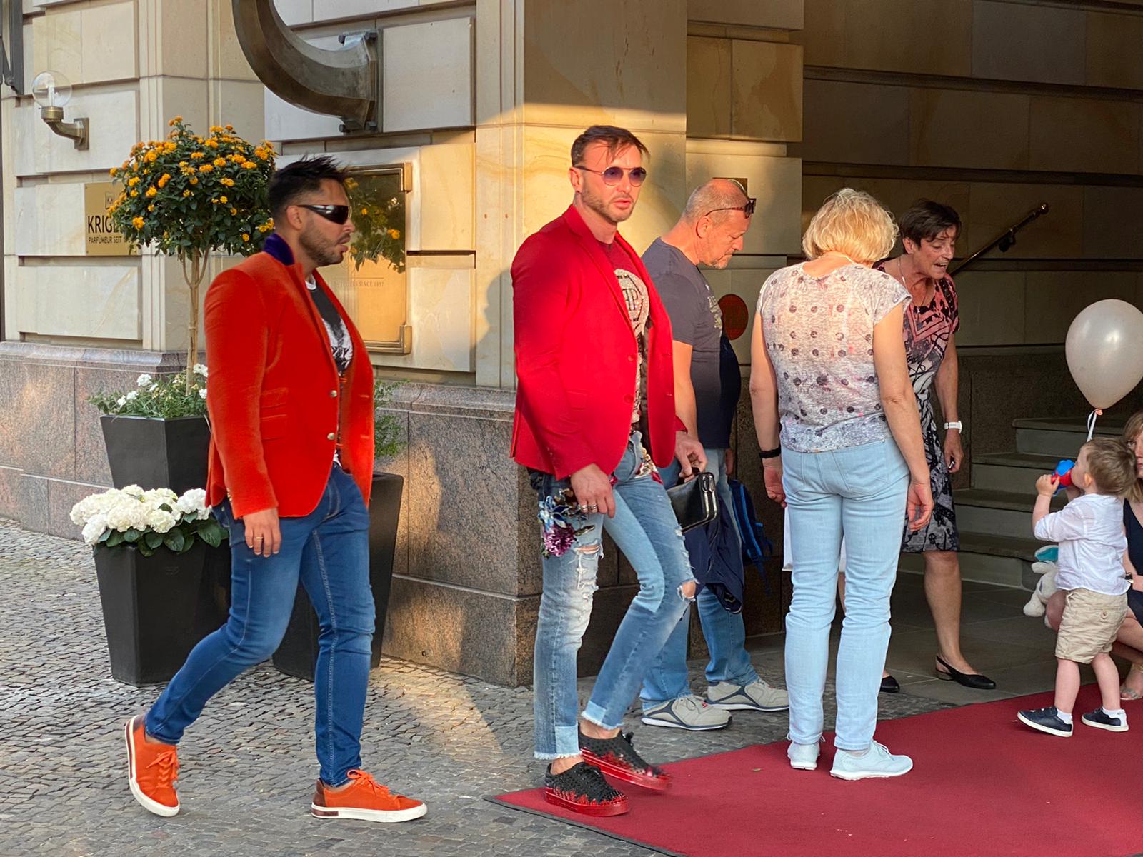 Marko Lux apago la vela de Viktor Rom en el hotel mas costoso