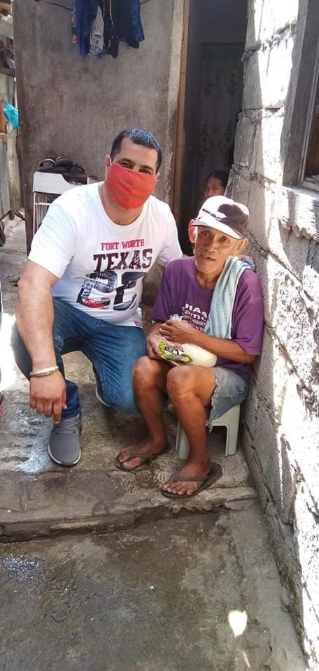 Grupo ng mga Bumbay, Imbis na Maningil ng Utang ay Namigay ng Tulong sa ...