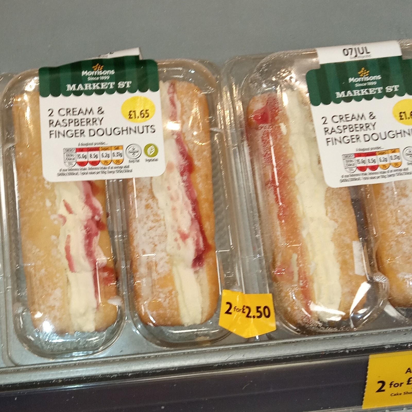 Supersupergirl's Food Reviews: [Review] Morrisons 5 Fruit Salad Doughnuts