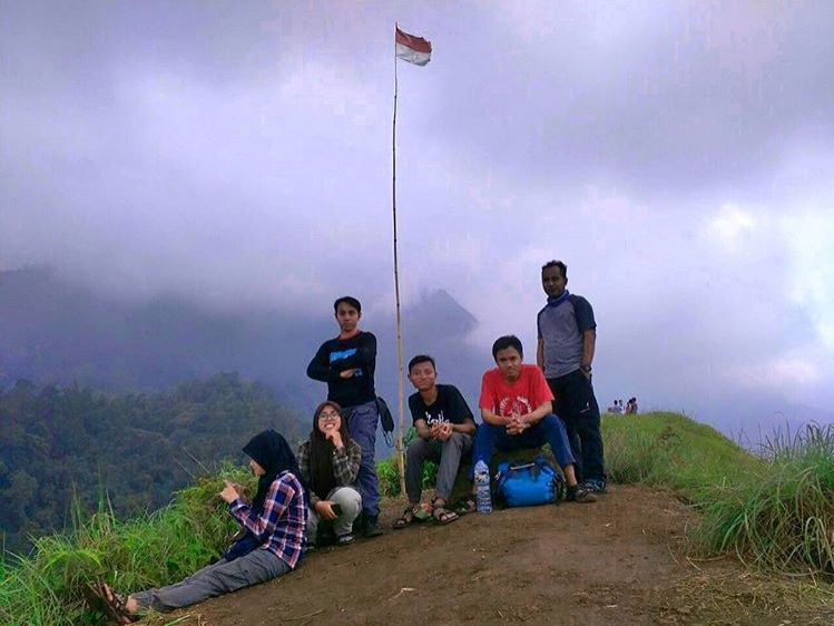 DESTINASI JAWA TIMUR: PUNCAK WATU JENGGER (GUNUNG JOKOMUJUNG)