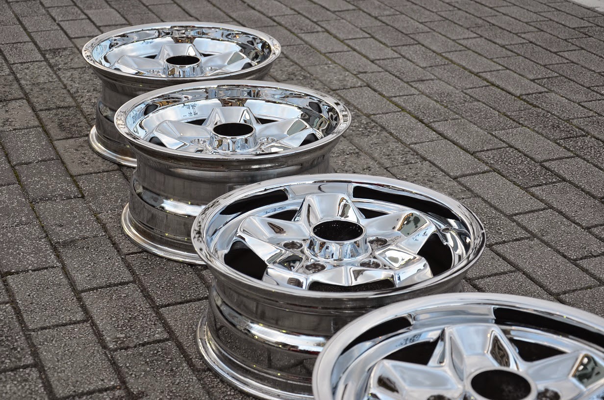 GARAGE VINTAGE Shop Blog: Porsche "Cookie Cutter" Wheel / Full Chrome