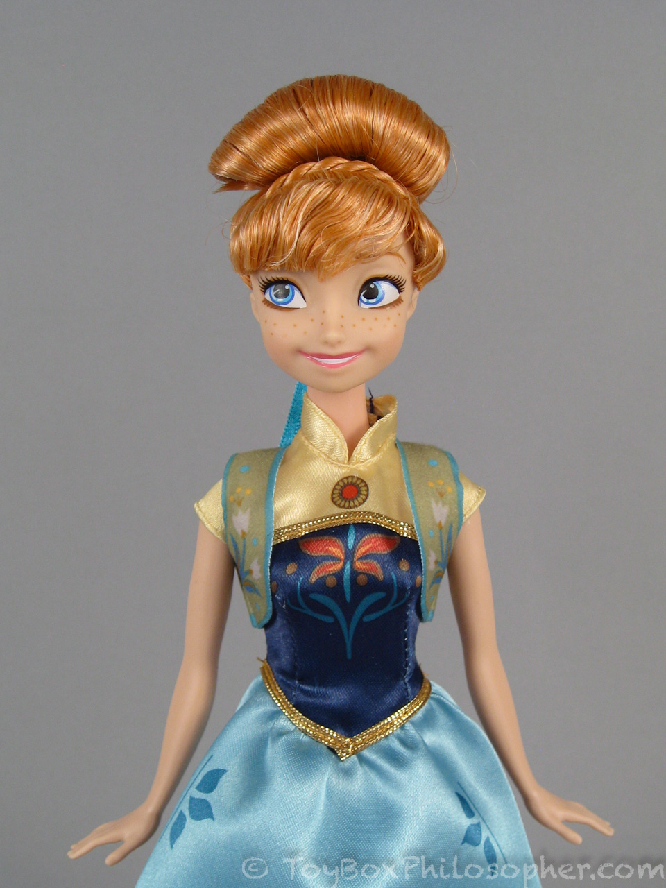 "Frozen Fever" Anna and Elsa Dolls--A Comparison Review! | The Toy Box ...