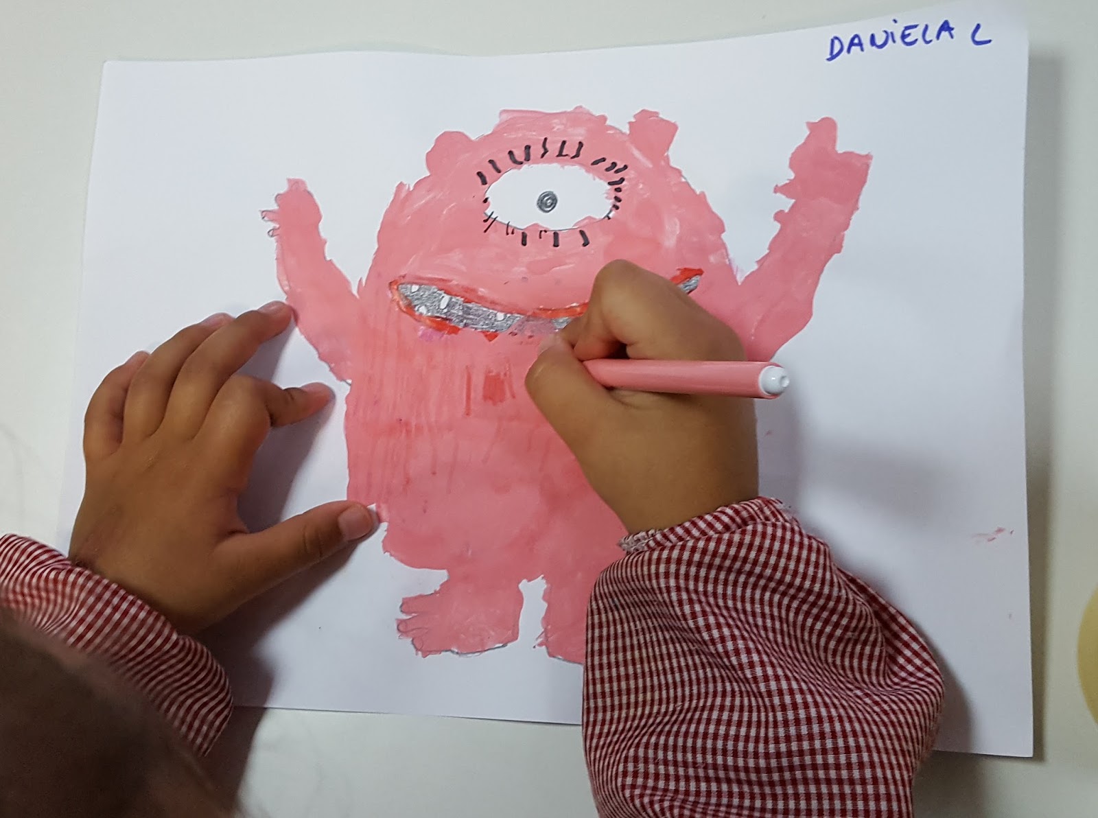 Pintando sonrisas de colores: Monstruo Rosa.