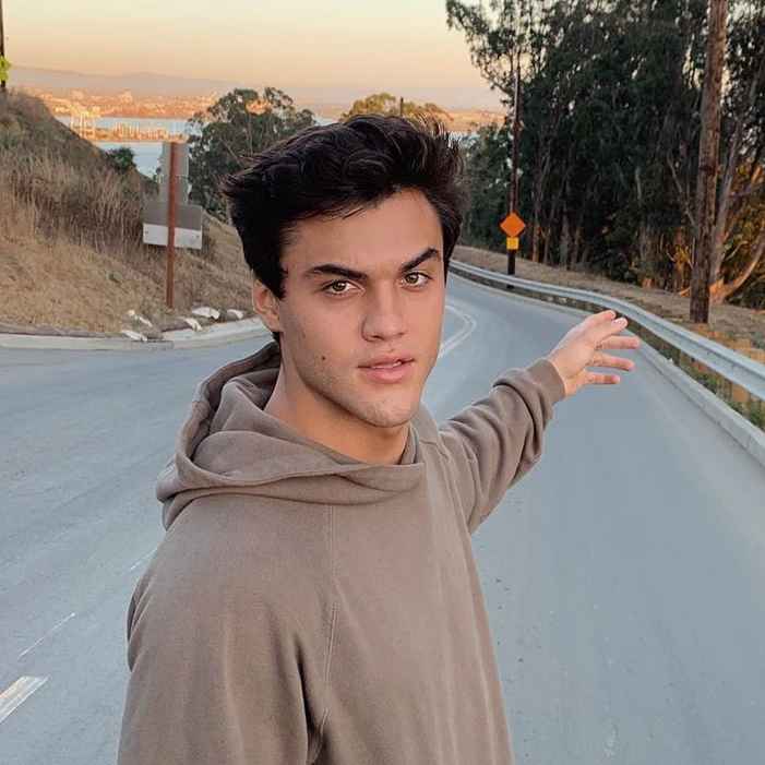 Ethan Dolan Wiki, Biography, Age, Girlfriend, Facts, Images and More