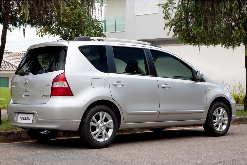 Motorgerais: Livina estreia nova grade e versão na linha 2013