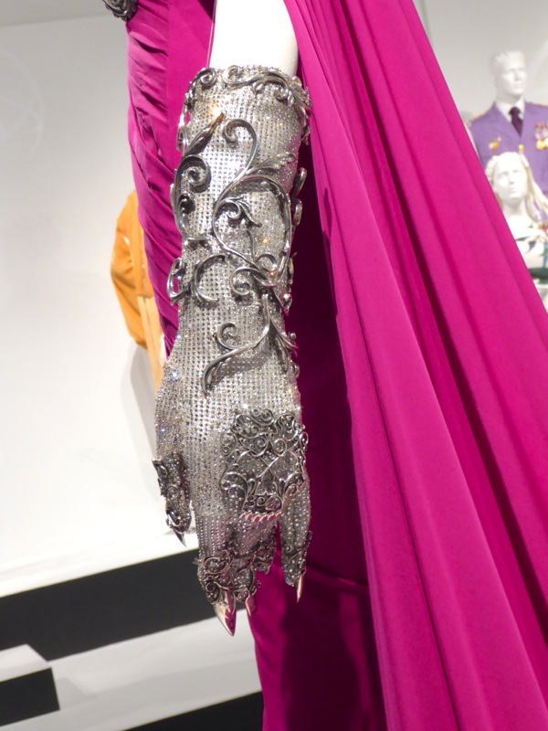 Hollywood Movie Costumes and Props: Emmy-nominated American Horror ...