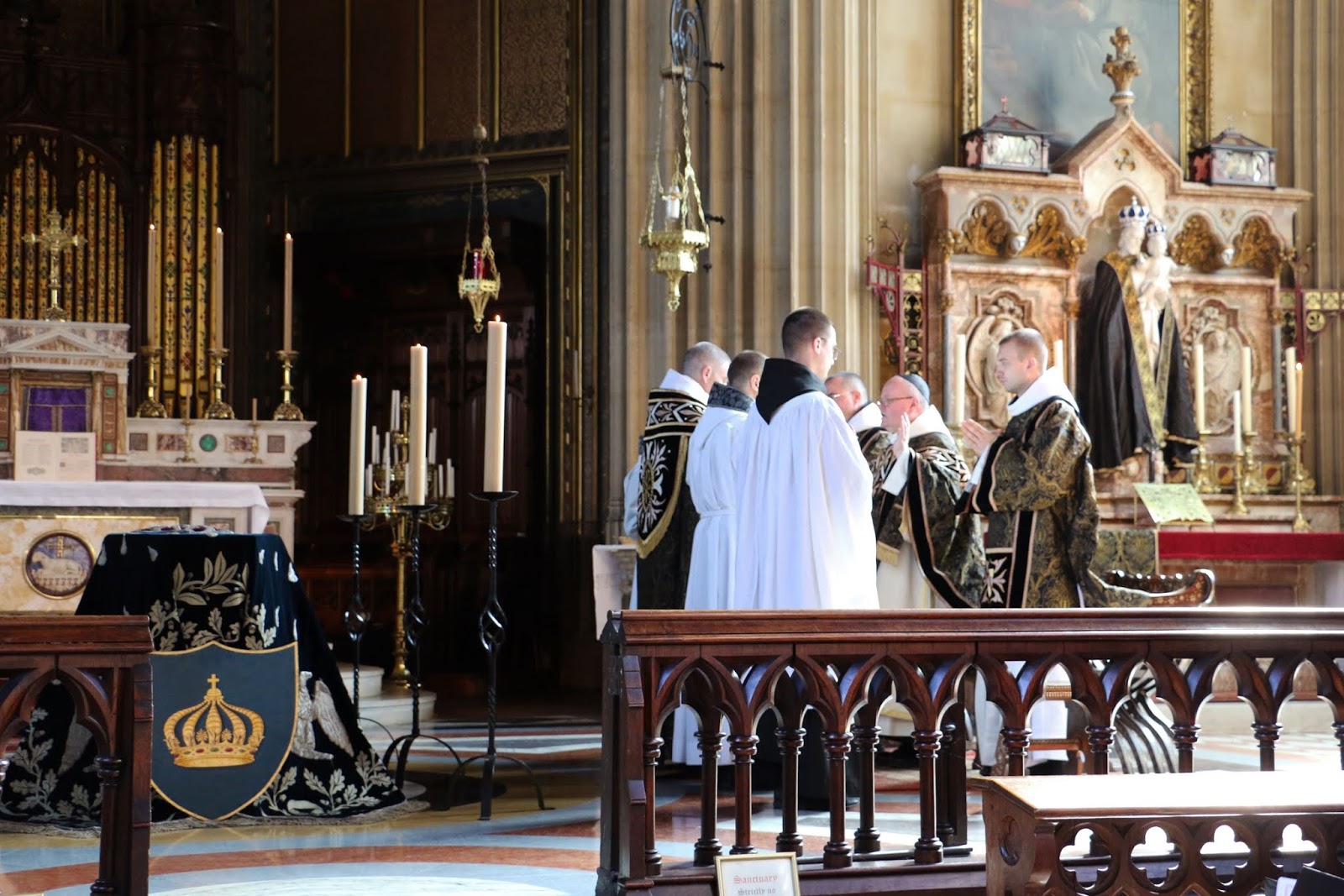 New Liturgical Movement: Pontifical Requiem Mass at Farnborough Abbey