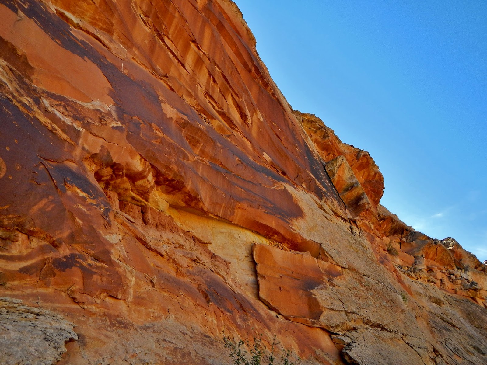 The Southwest Through Wide Brown Eyes: Wolfman Panel and Ruins - Comb ...