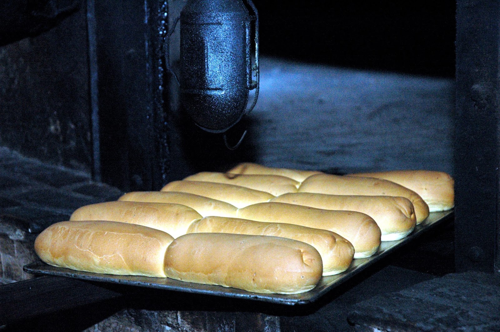 DUDE FOR FOOD: Reviving the Neighborhood Bakery Experience at Kamuning ...