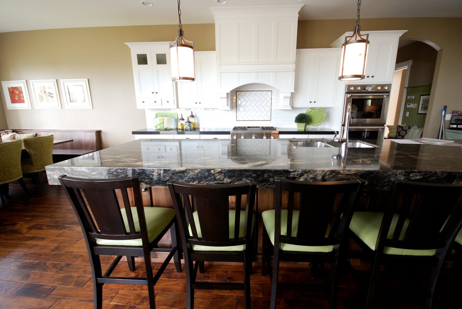 The Granite Gurus: Parade Home #10. The Kitchen!