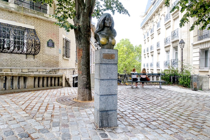 Paris : Buste de Dalida à Montmartre, oeuvre du sculpteur Alain Aslan ...